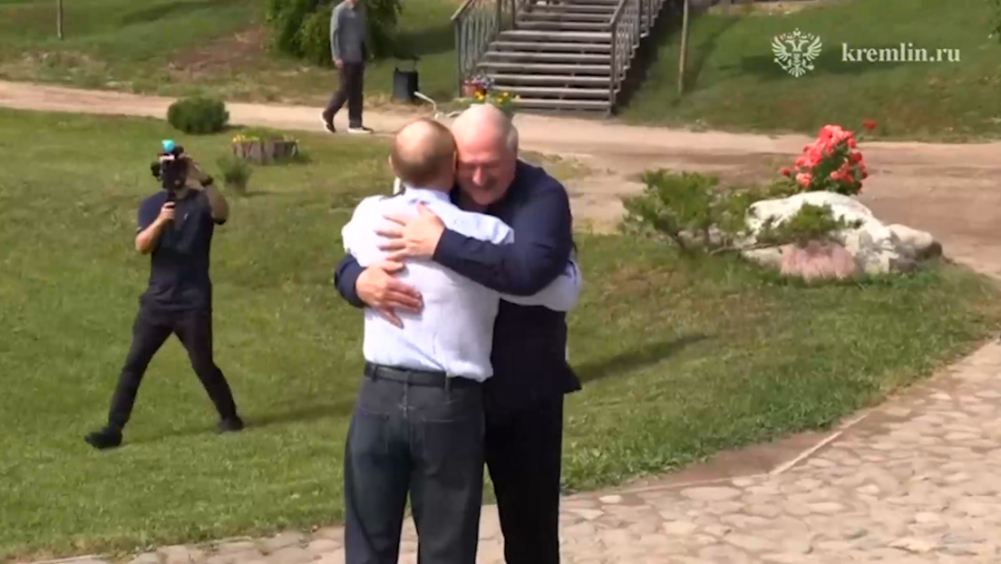 Putin y Lukashenko mantienen una reunión informal en la isla rusa de ...